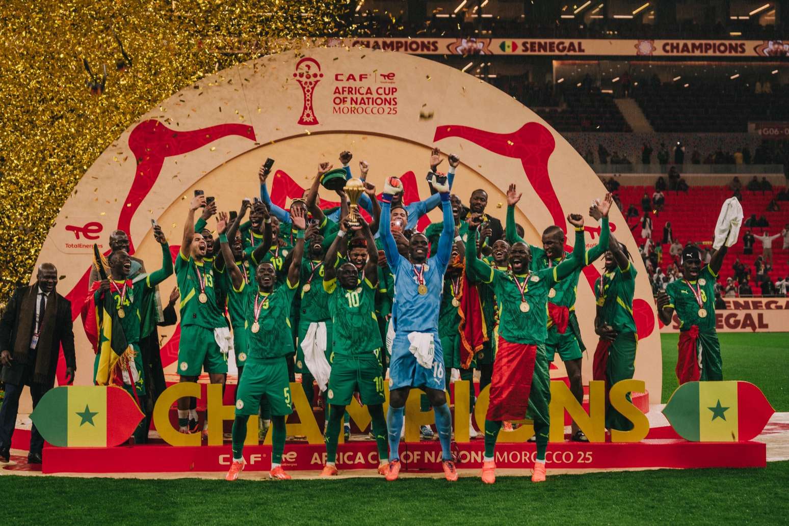 Marrocos anuncia queixa à Fifa e à CAF após polêmica em final contra ...