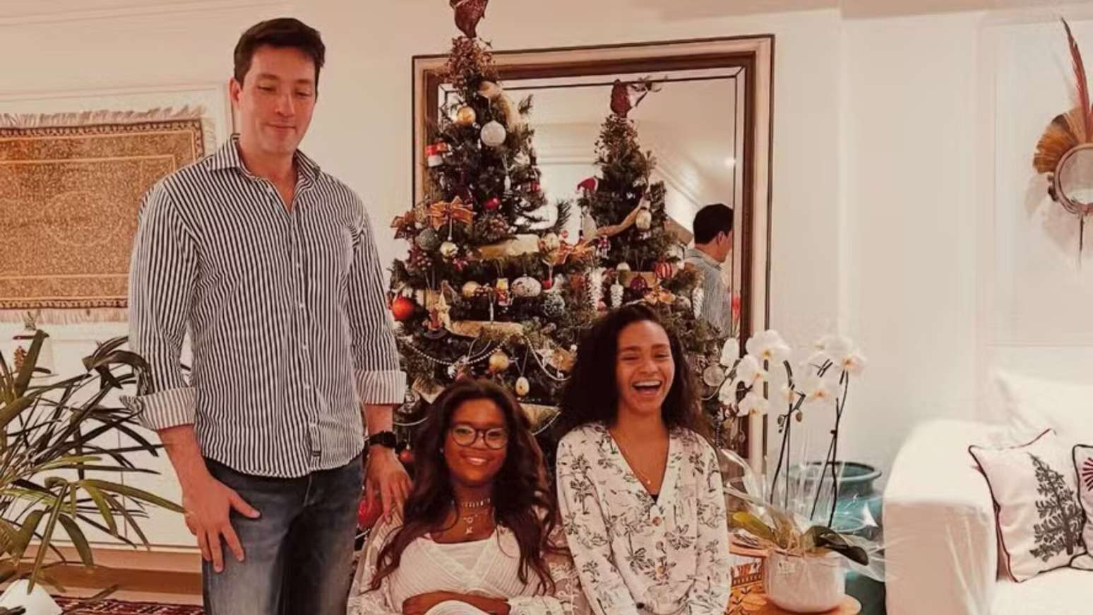 Filhas de Gloria Maria fazem homenagem de aniversário ao tutor: 'Melhor ...