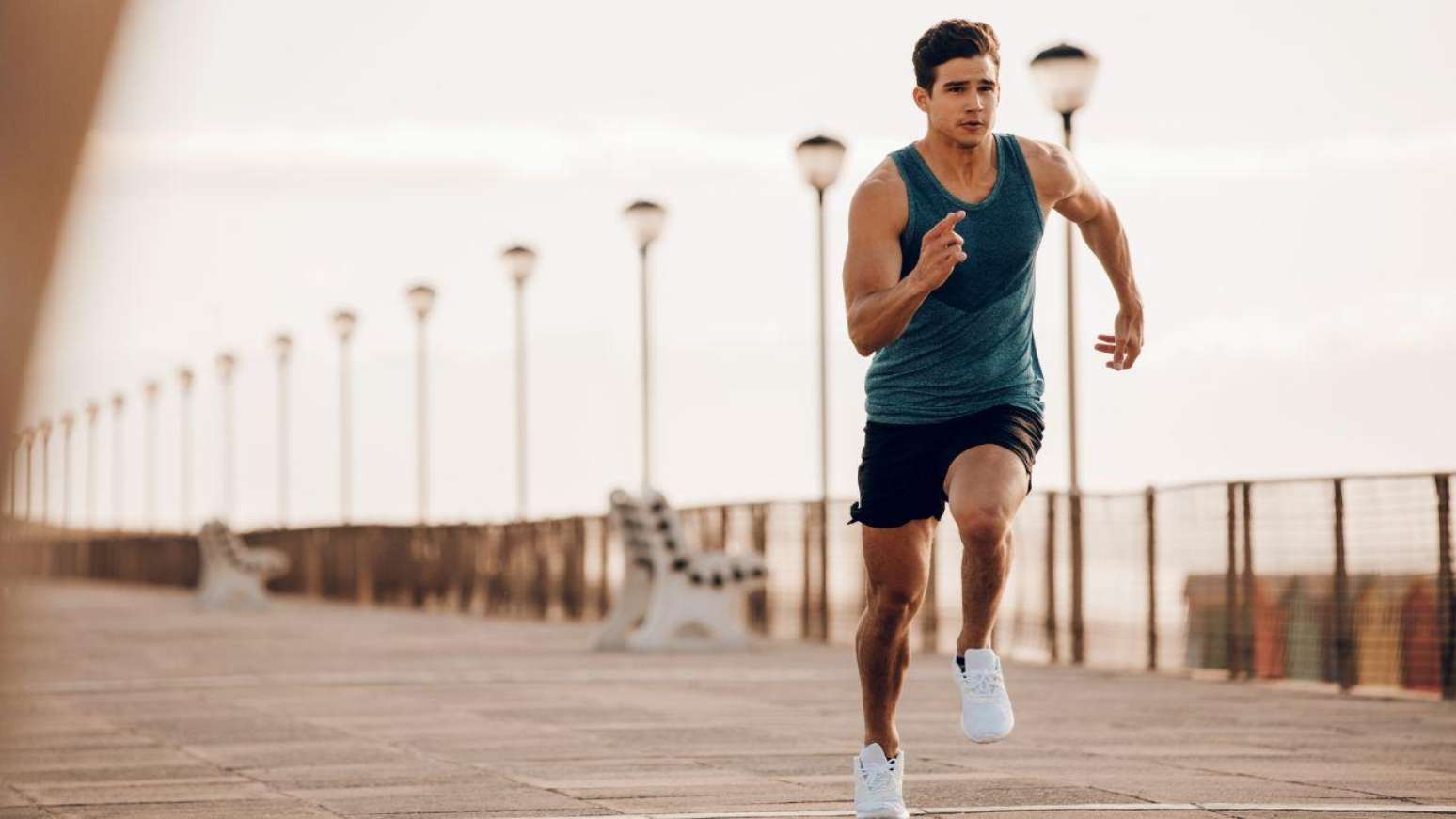 Correr em jejum ajuda ou atrapalha? Veja benefícios e riscos