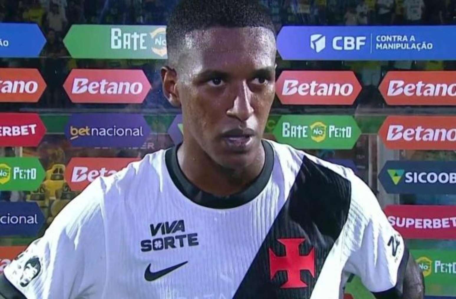 Robert Renan aponta erro no "último passe" após derrota do Vasco
