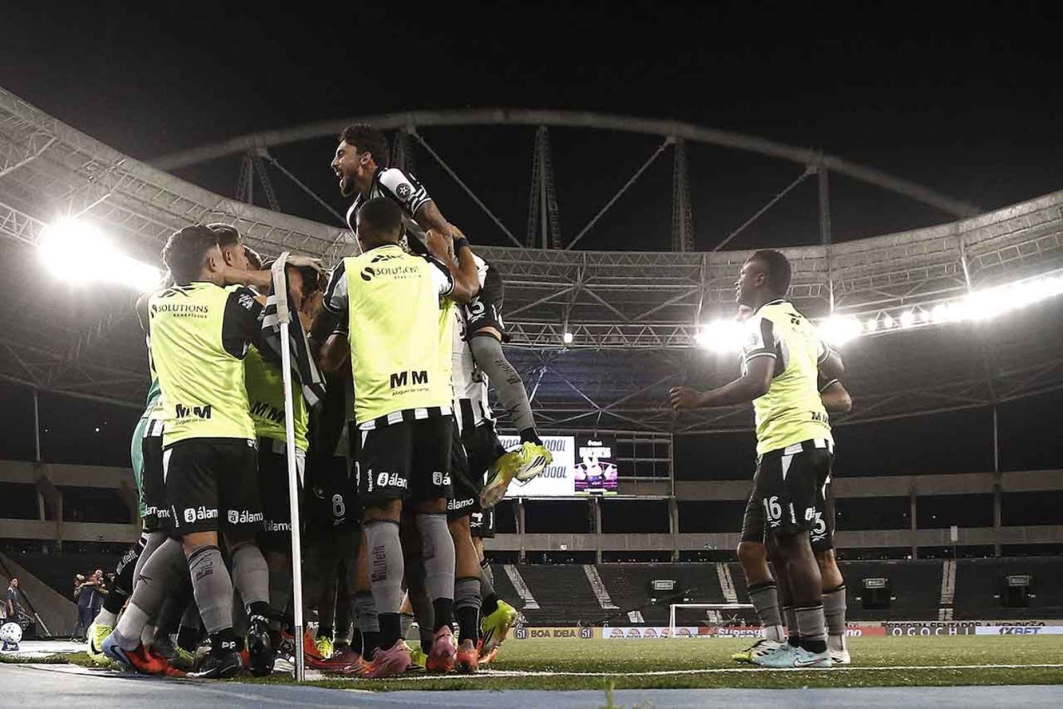 Botafogo x Fluminense: onde assistir, escalações e arbitragem
