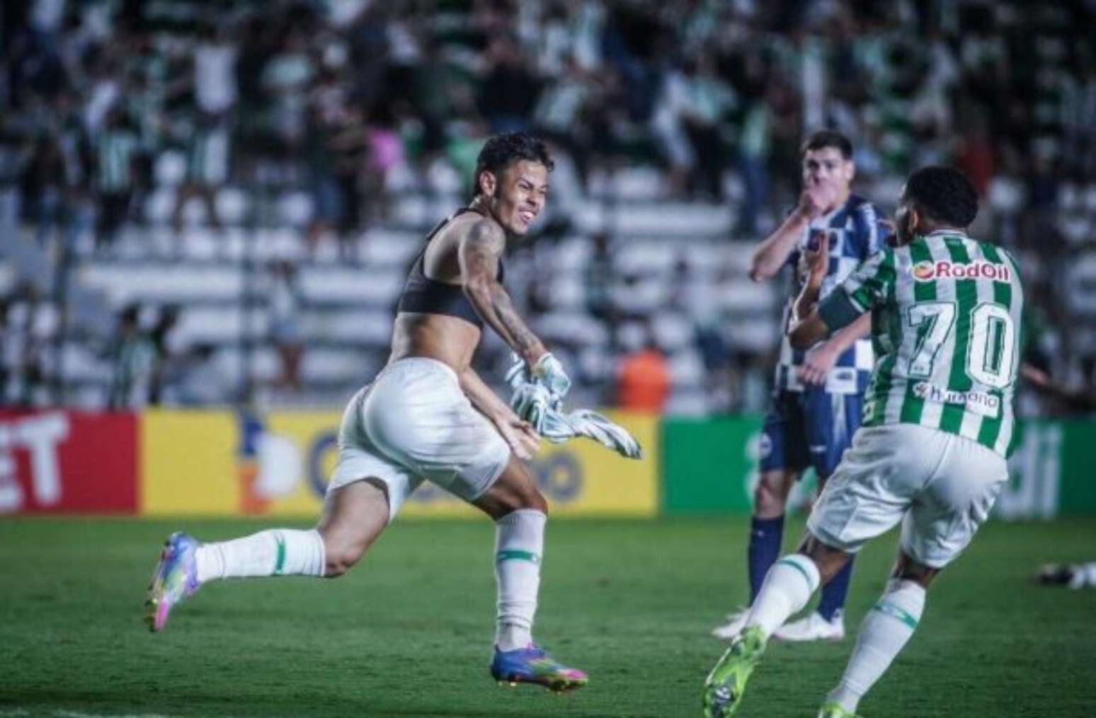 Com gols nos acréscimos, Juventude vira e vai à semi contra o Grêmio