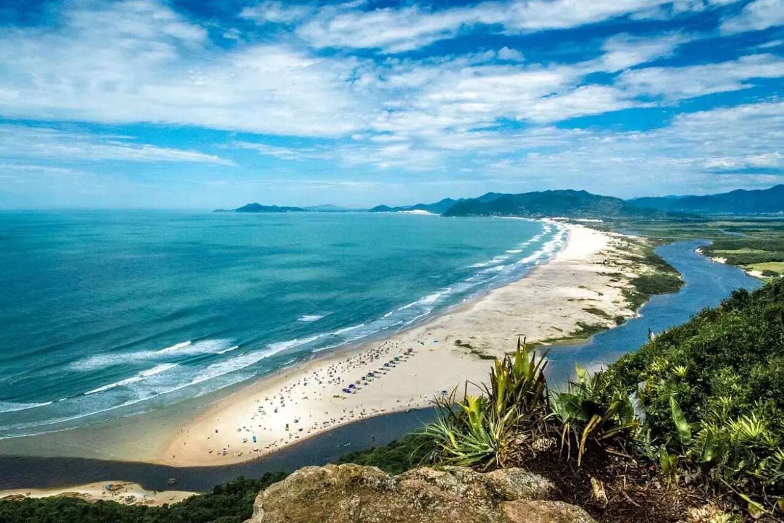 Guarda do Embaú: conheça algumas das melhores praias de Santa Catarina
