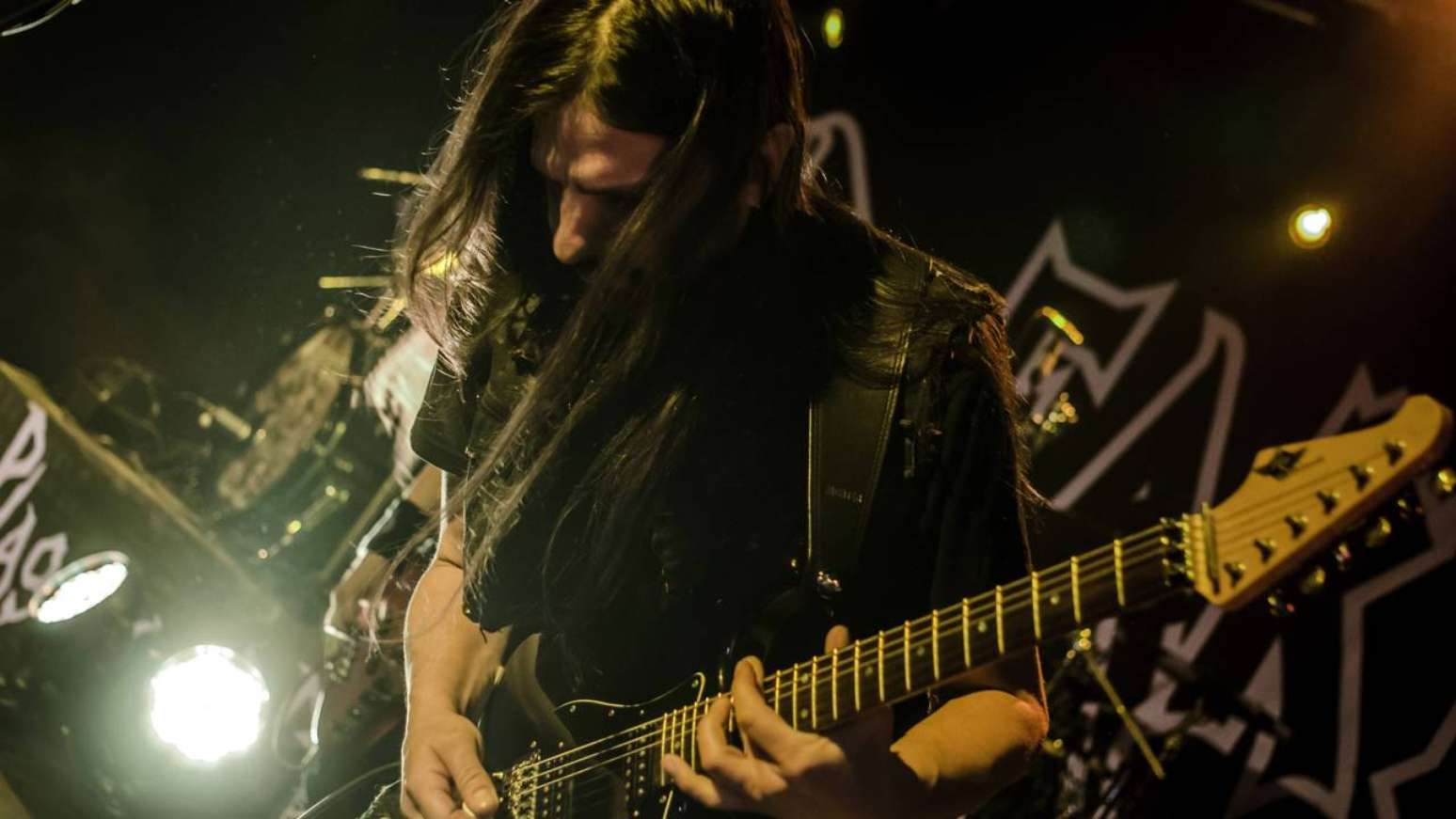 Por que roqueiros, principalmente do Metal, usam cabelo comprido?