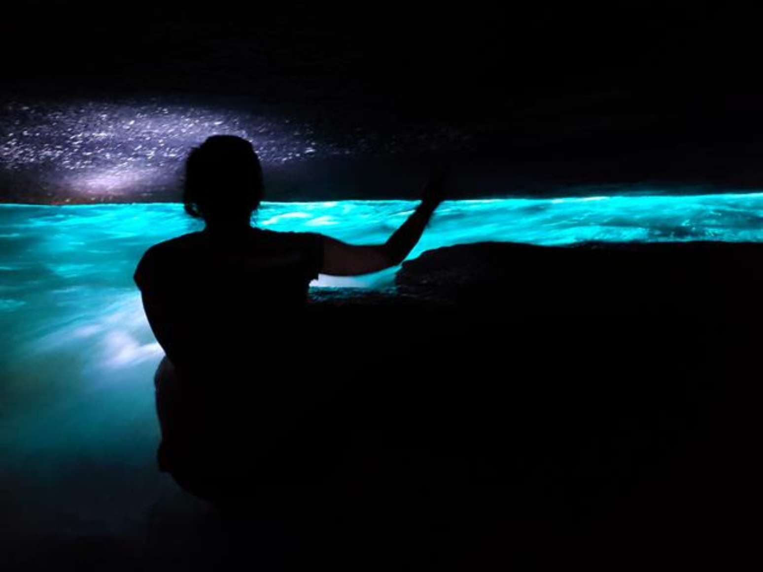 Gruta Azul em Ilha Grande: um espetáculo de cores e aventura natural