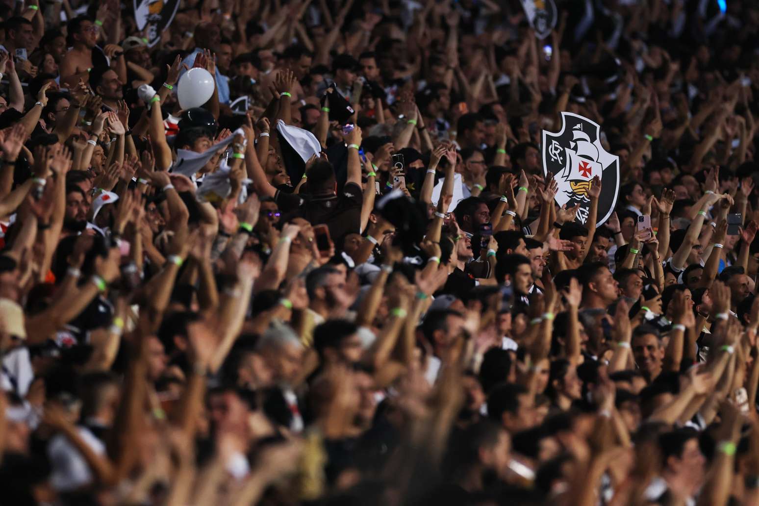 Narrador da Globo exalta torcida do Vasco em vitória contra o Palmeiras