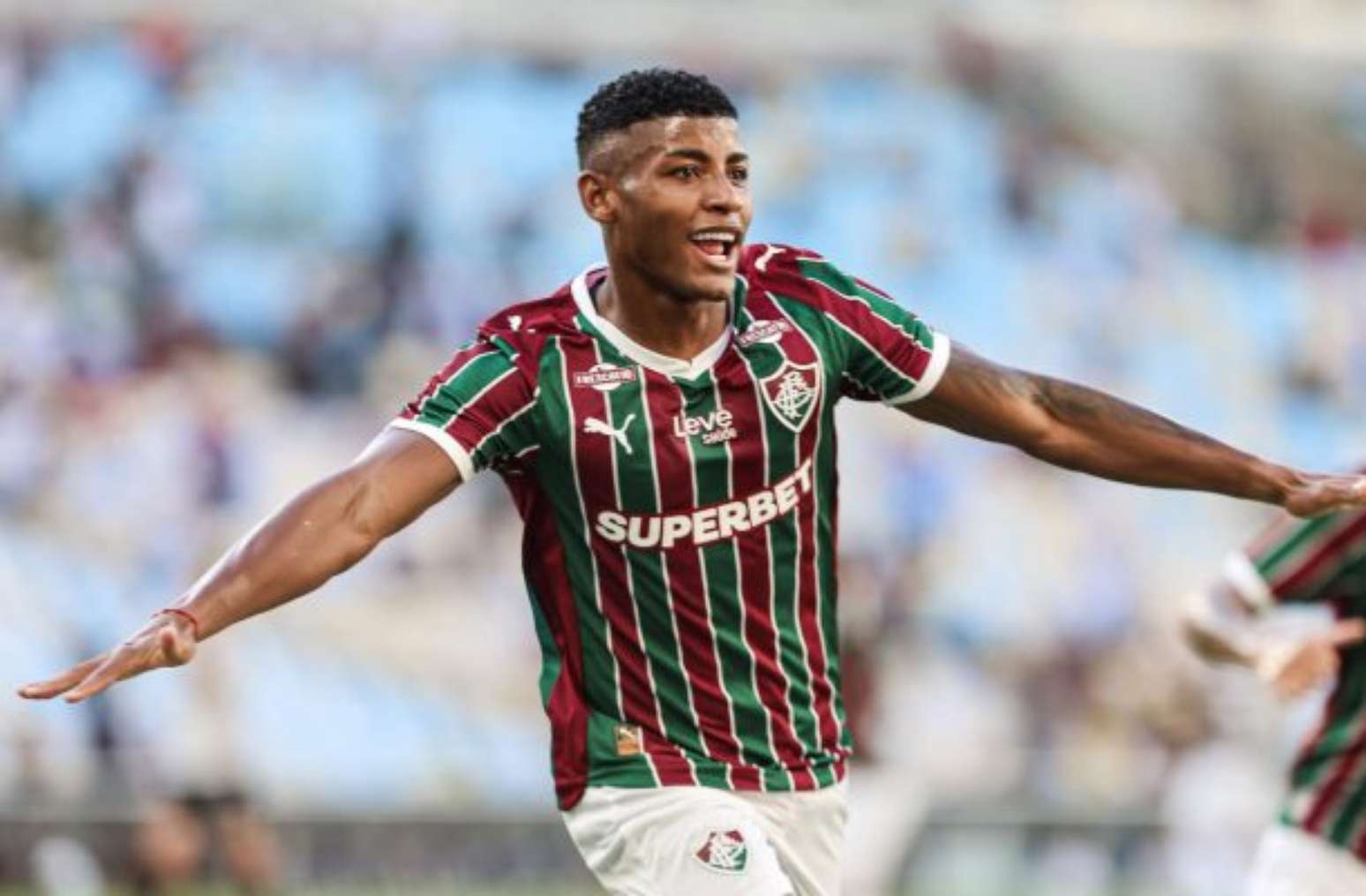 Hércules celebra primeiro gol pelo Fluminense no Maracanã: "Sensação única"