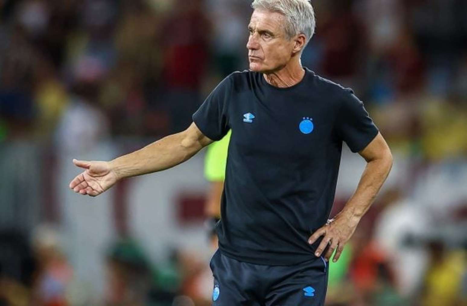 Luís Castro detona desempenho do Grêmio fora de casa: "Sofrível"