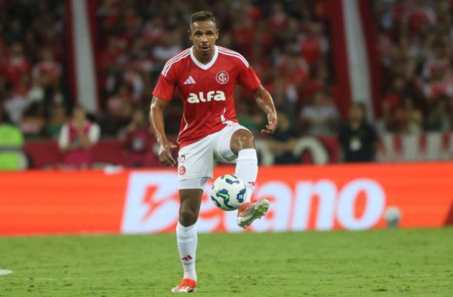 Ex-Internacional e Manchester City, Fernando anuncia aposentadoria