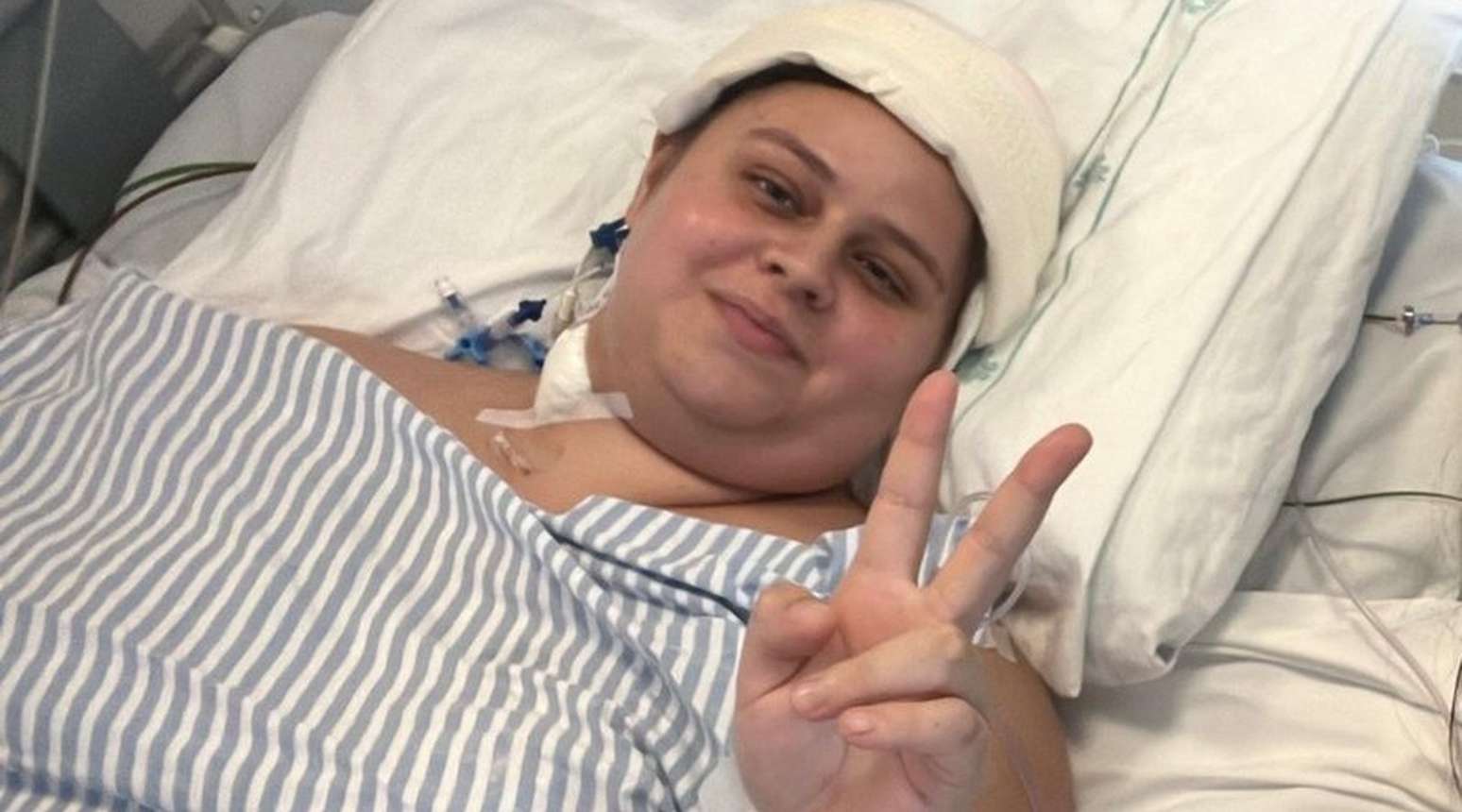 Kemili, 21 anos, luta contra tumor cerebral e conta com apoio da comunidade