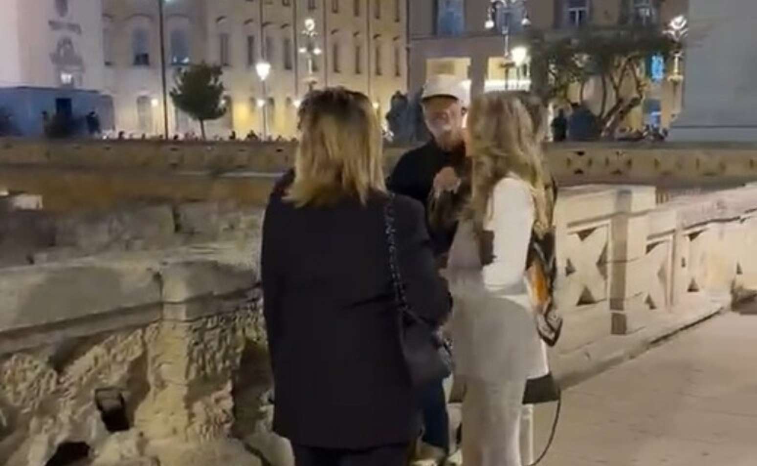 Mel Gibson aproveita feriado para visitar Lecce, no sul da Itália
