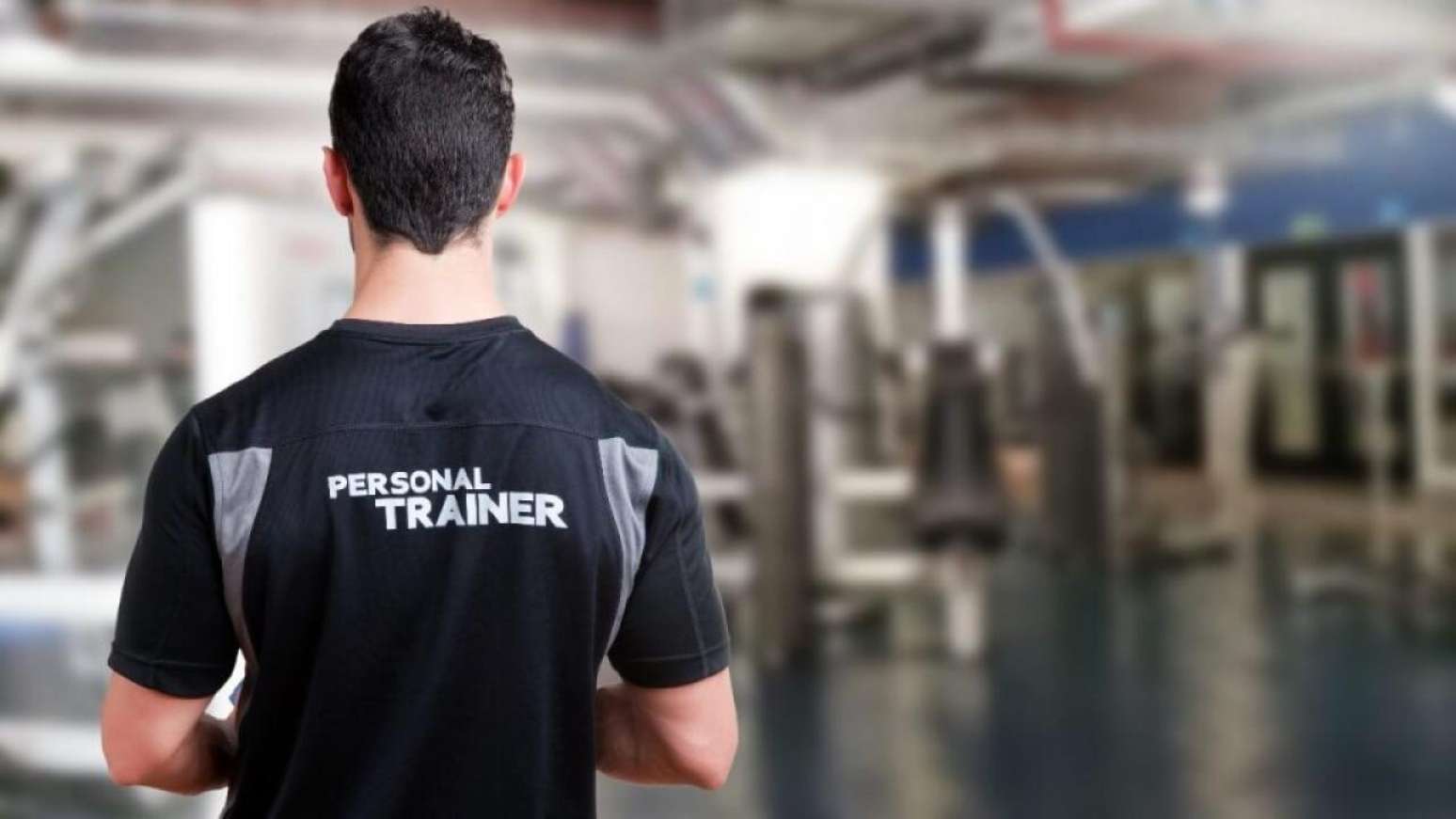 Antes de contratar um personal trainer, observe estes detalhes
