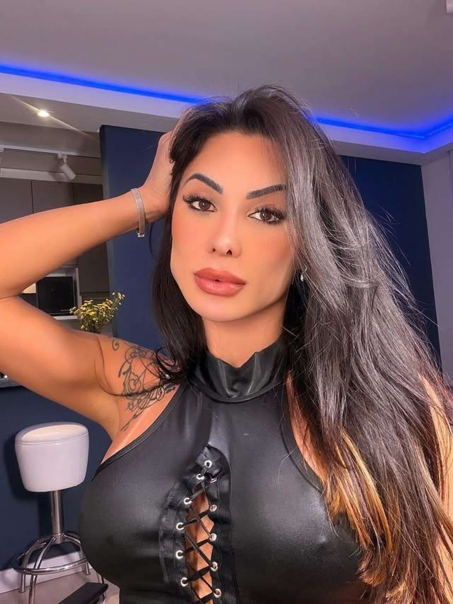 Quem é a modelo trans que se tornou Miss Arábia em concurso da Copa?