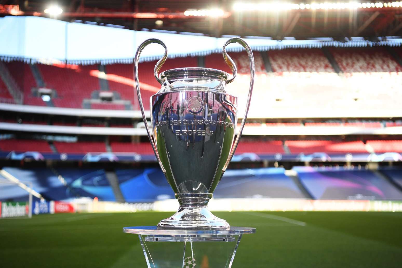 UEFA revela medalha para os campeões da Champions League 2025/26