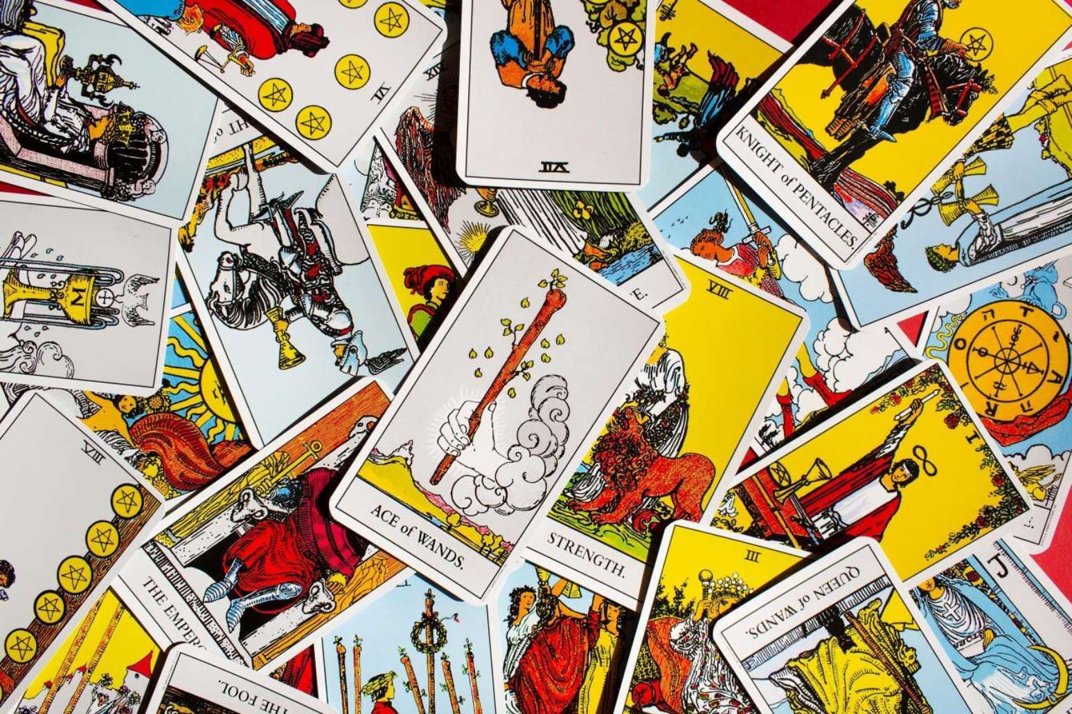 Mistério no tarô: o que acontece quando a mesma carta aparece várias vezes?