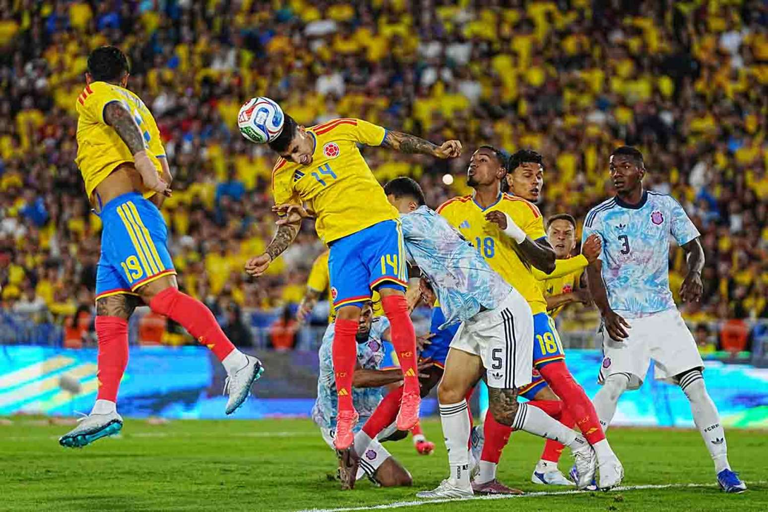 Luis Díaz brilha, e Colômbia vence Costa Rica em amistoso antes da Copa