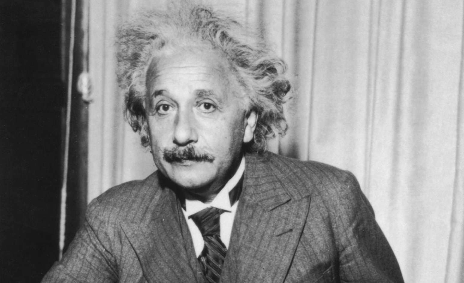 Albert Einstein, físico: "Uma vida calma e modesta traz mais felicidade ...