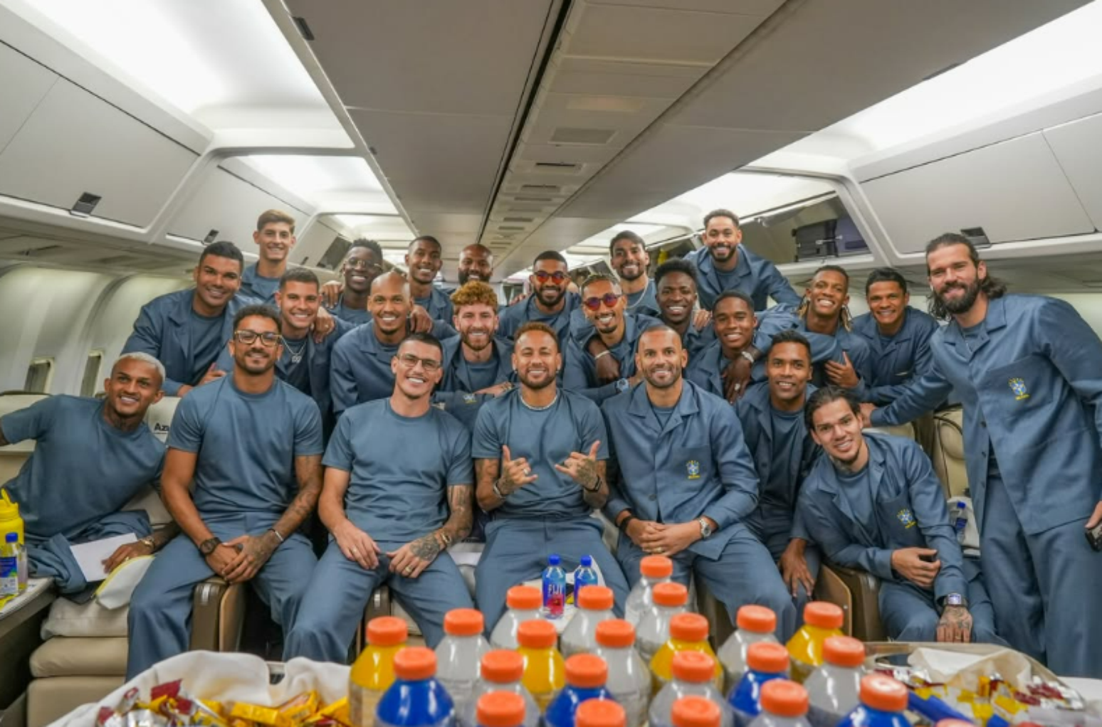 Uniforme de viagem da Seleção para Copa nos EUA vira alvo de piadas ...