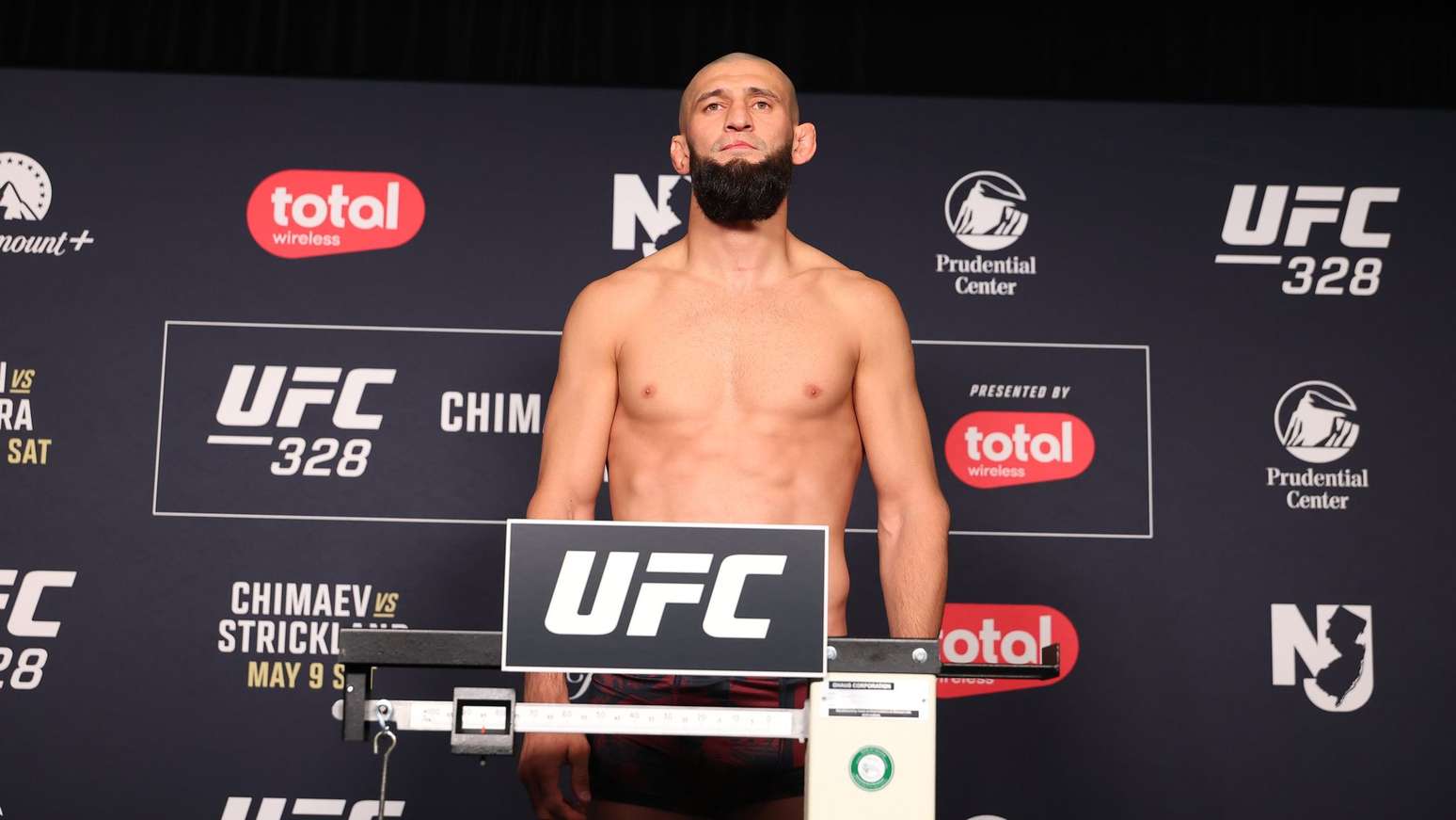 Chimaev 'pede' ao UFC para fazer revanche com Strickland: "Estou esperando"