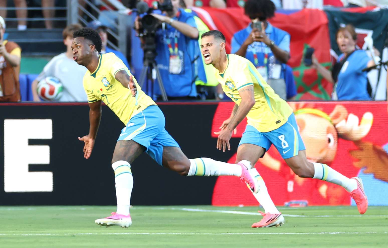Apesar de eleito melhor em campo na estreia da Copa, Vini Jr ressalta ...