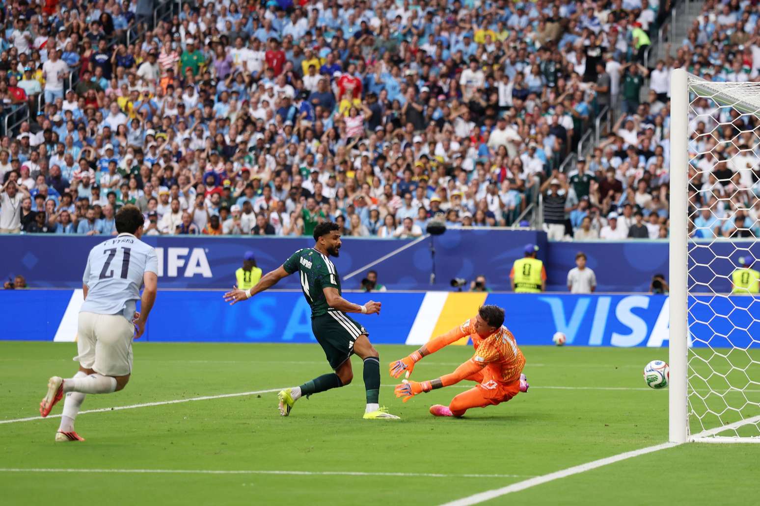 Uruguai pressiona no final, mas só empata contra Arábia Saudita na ...