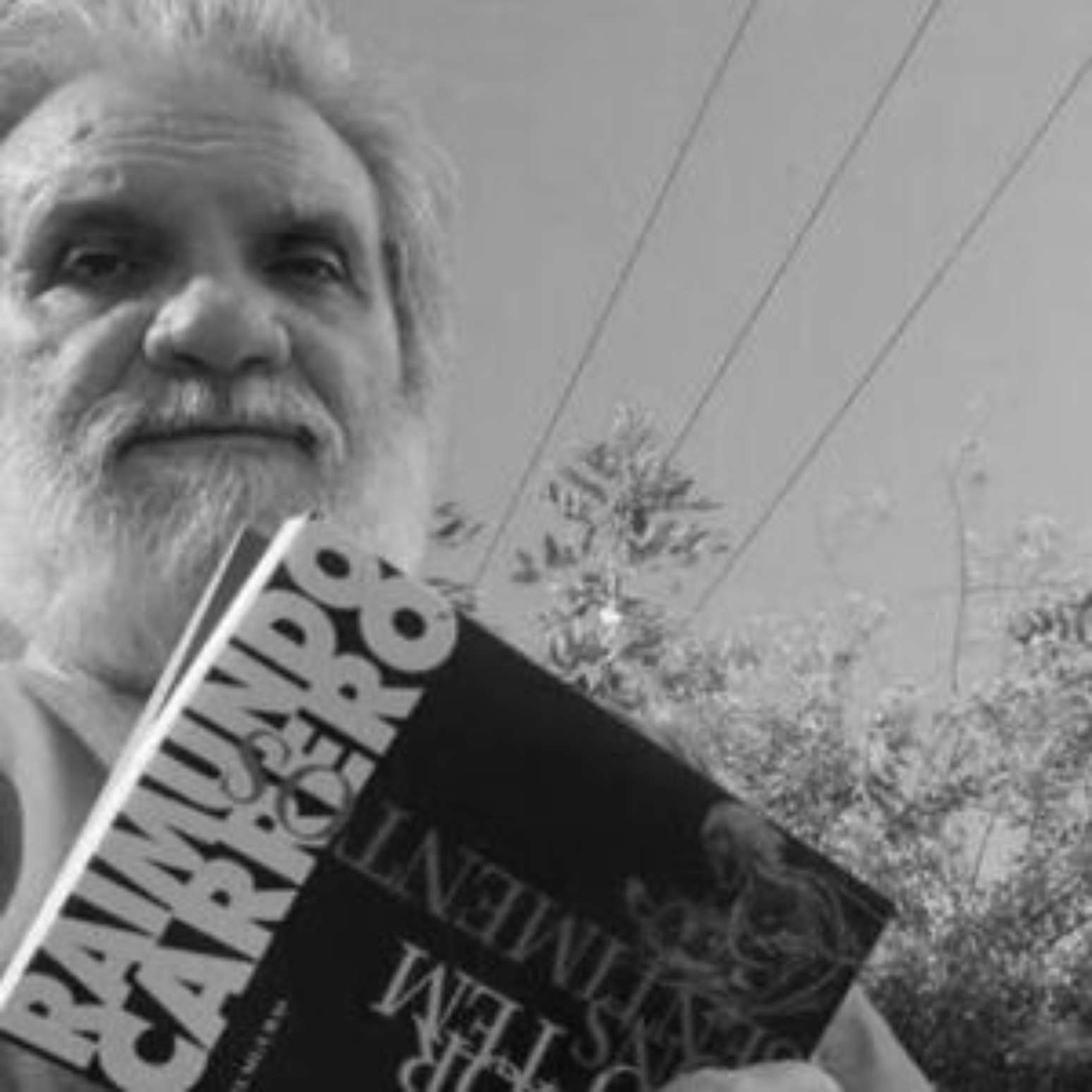 Morre escritor pernambucano Raimundo Carrero aos 78 anos no Recife