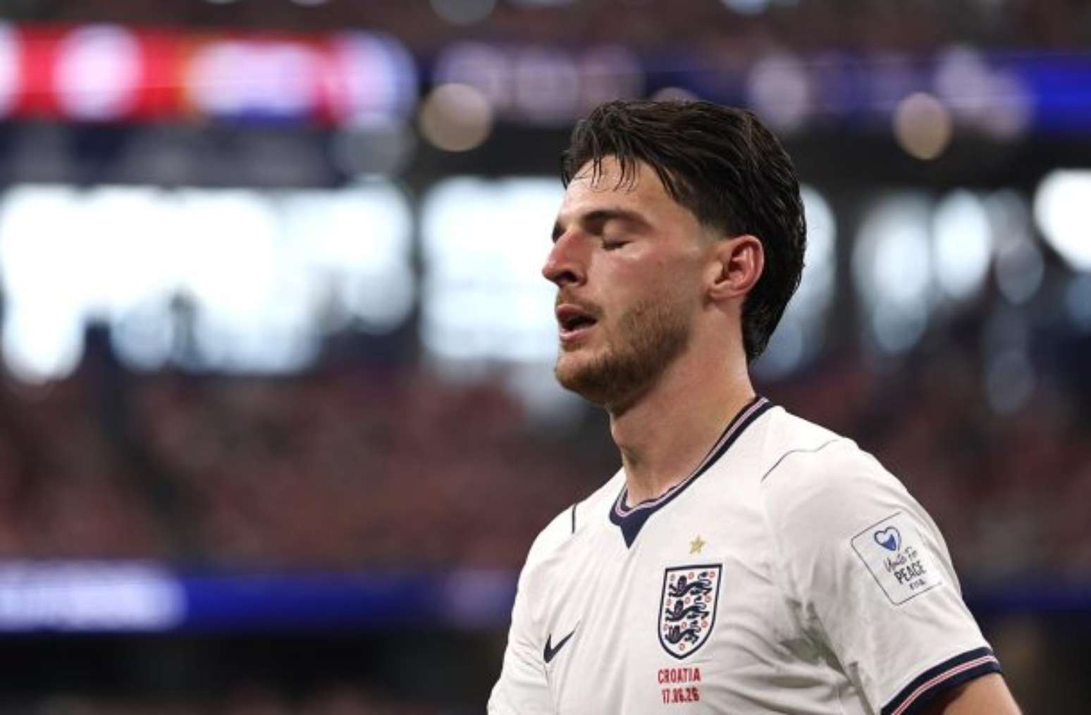 Declan Rice vira preocupação na Inglaterra