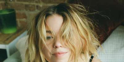 Helen Slater dá boas-vindas à nova Supergirl, Milly Alcock