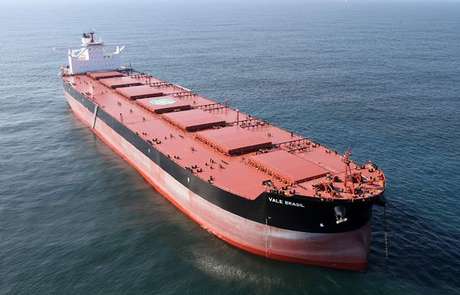 Navio gigante da Vale aporta pela 1ª vez em centro na Malásia