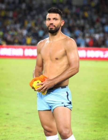 Manchester City Rebate Críticas Sobre Peso Do Atacante Agüero