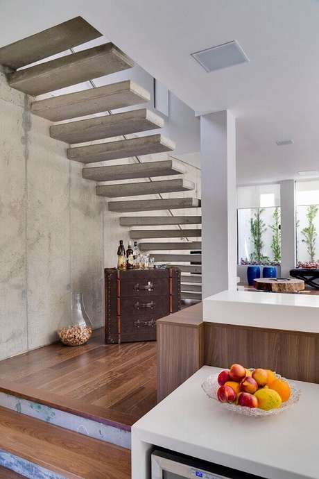 Embaixo da Escada: 45 Ideias de Como Aproveitar esse Espaço