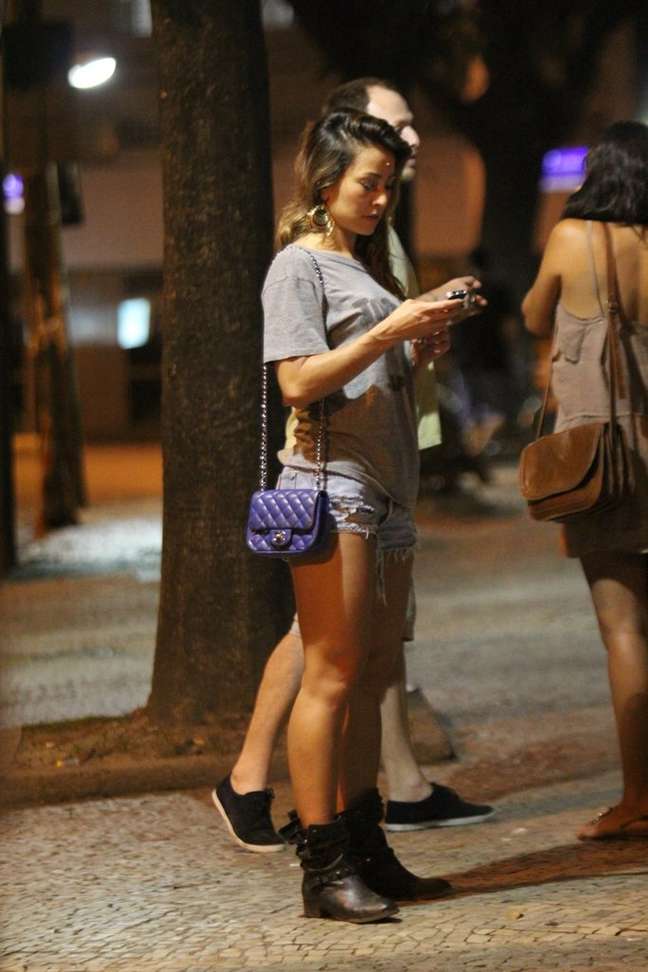 Peladona de Congonhas toma banho de mangueira em ensaio