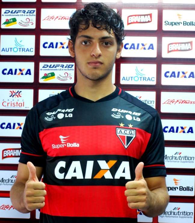 Versátil, jovem meia Alex Nemetz é apresentado no Atlético-GO
