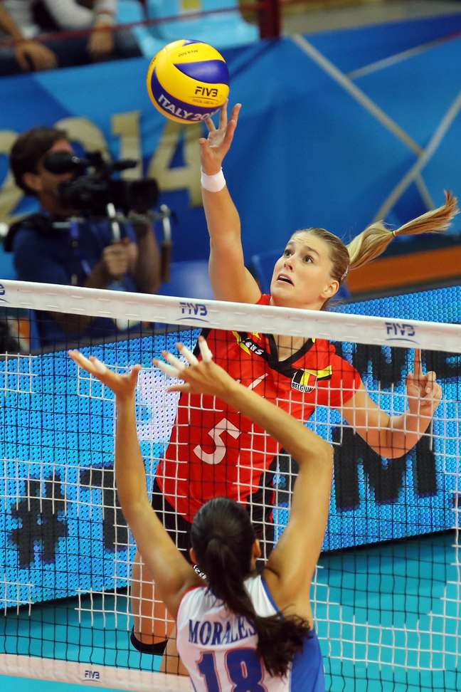 De todas as partes! Veja as mais gatas do Mundial de Vôlei