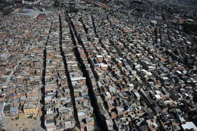 Complexo da Maré faz mutirão para doar 200 refeições por dia