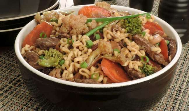 Receitas de miojo que fogem do tradicional para quem quer praticidade