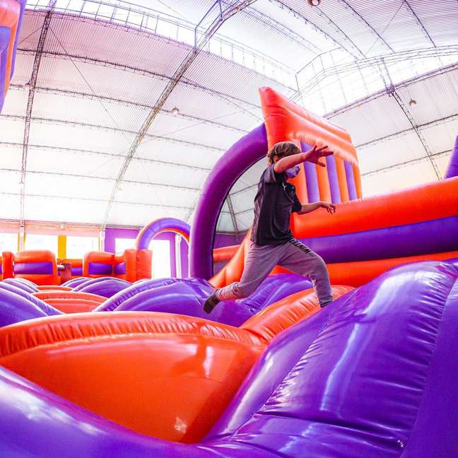 6 passeios imperdíveis com pula-pula para sua família curtir unida