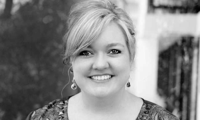 Quem é Colleen Hoover, uma das autoras mais vendidas da Bienal do Livro ...