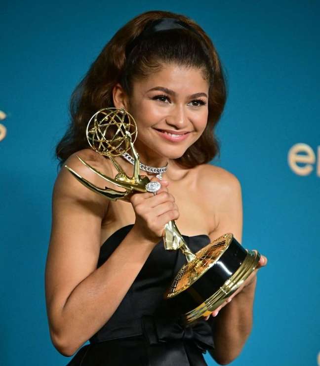 Emmy Awards 2022: veja os cabelos e makes mais marcantes do tapete vermelho