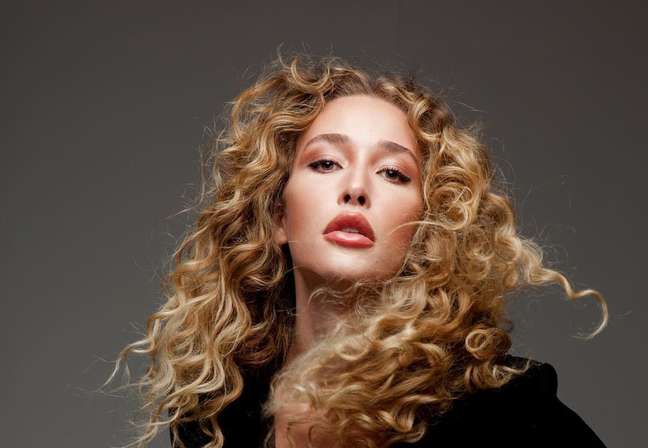 Gabrielle Gambine expõe transfobia na Globo durante novela: "Incômodo"