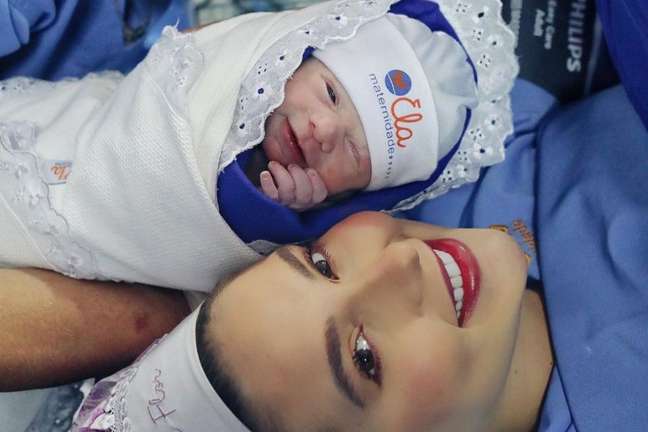 Virgínia Fonseca dá à luz Maria Flor e recebe carinho de Zé Felipe ...