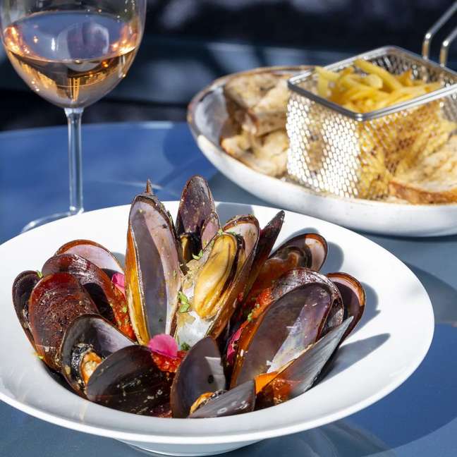 Por aí: cardápio de inspiração mediterrânea são atrações do Baleia Rooftop