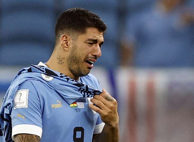 Suárez lamenta eliminação do Uruguai e pede respeito: 'Dói muito'