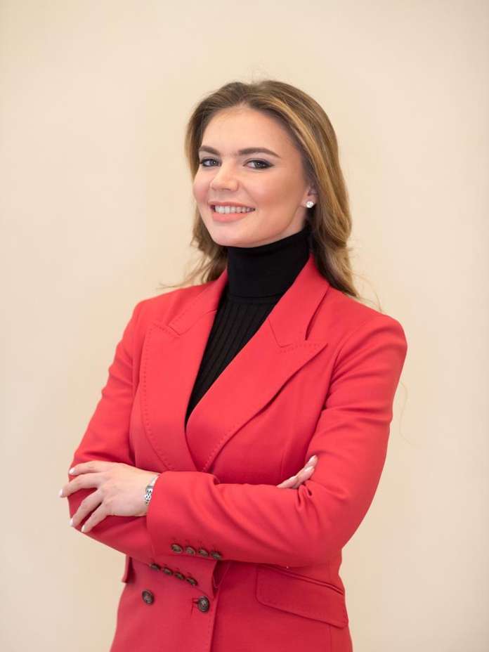 Conheça a ex-ginasta apontada como amante de Vladimir Putin