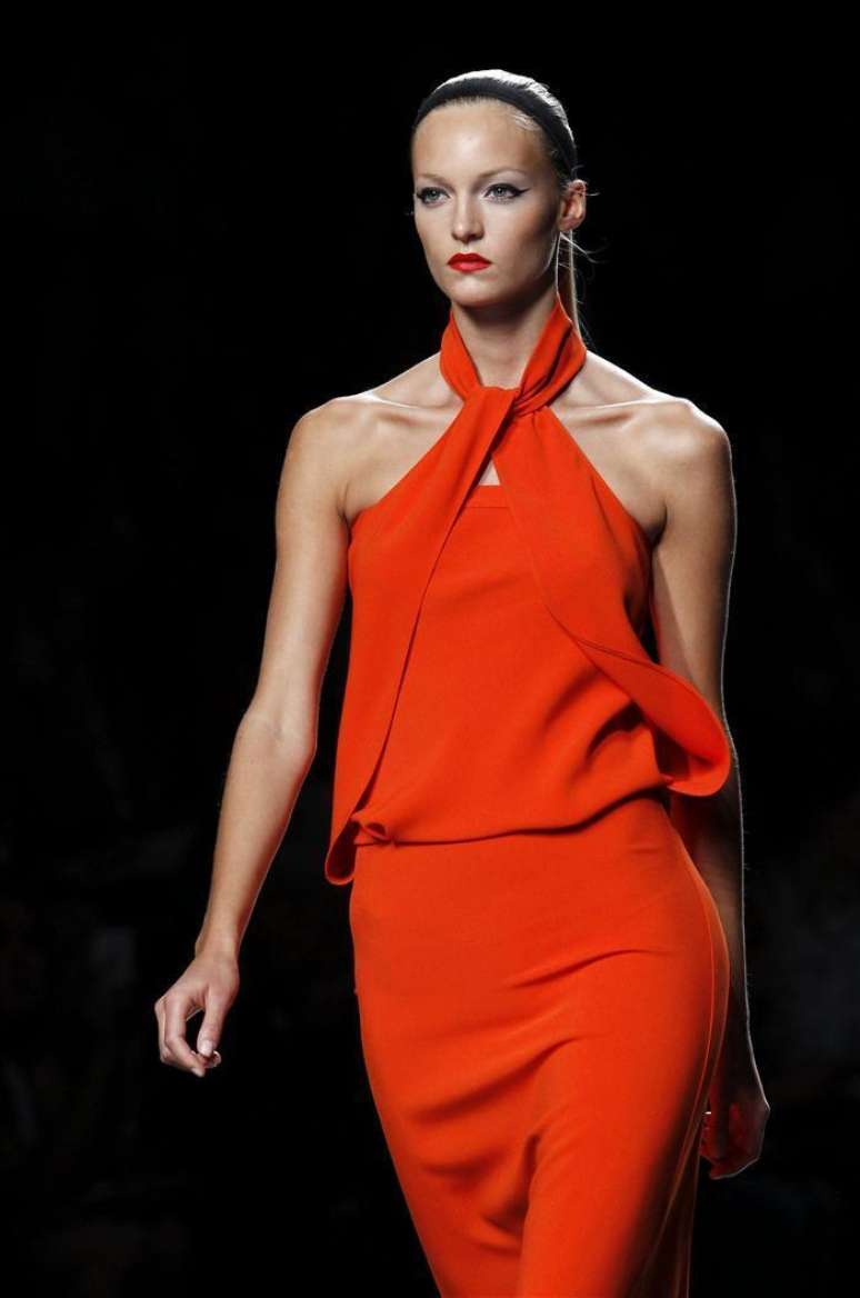 Roberto Torretta traz coleção colorida em desfile na Espanha