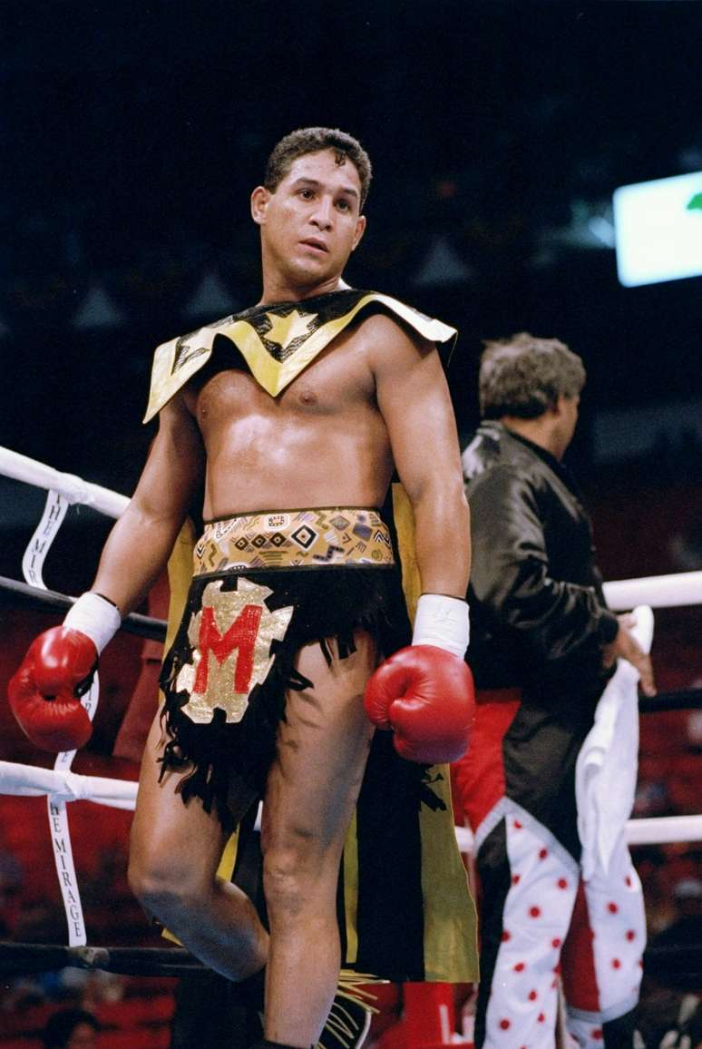 Baleado na cabeça, ex-boxeador Camacho morre aos 50 anos