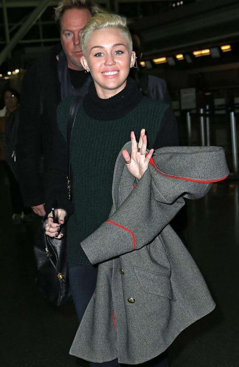 M. Cyrus diz que melhor trabalho do mundo foi beijar ator em cena