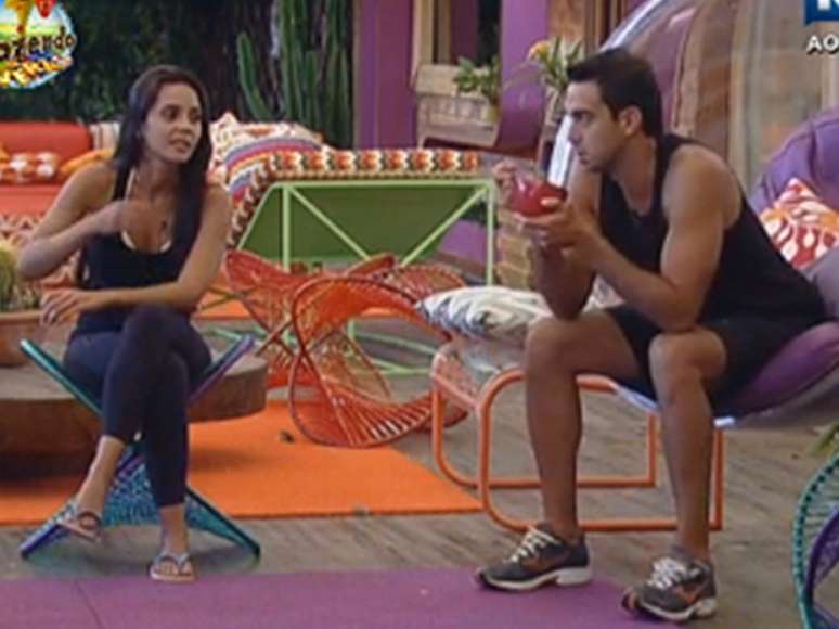 'Fazenda': romance de Dan e Flávia causa controvérsia