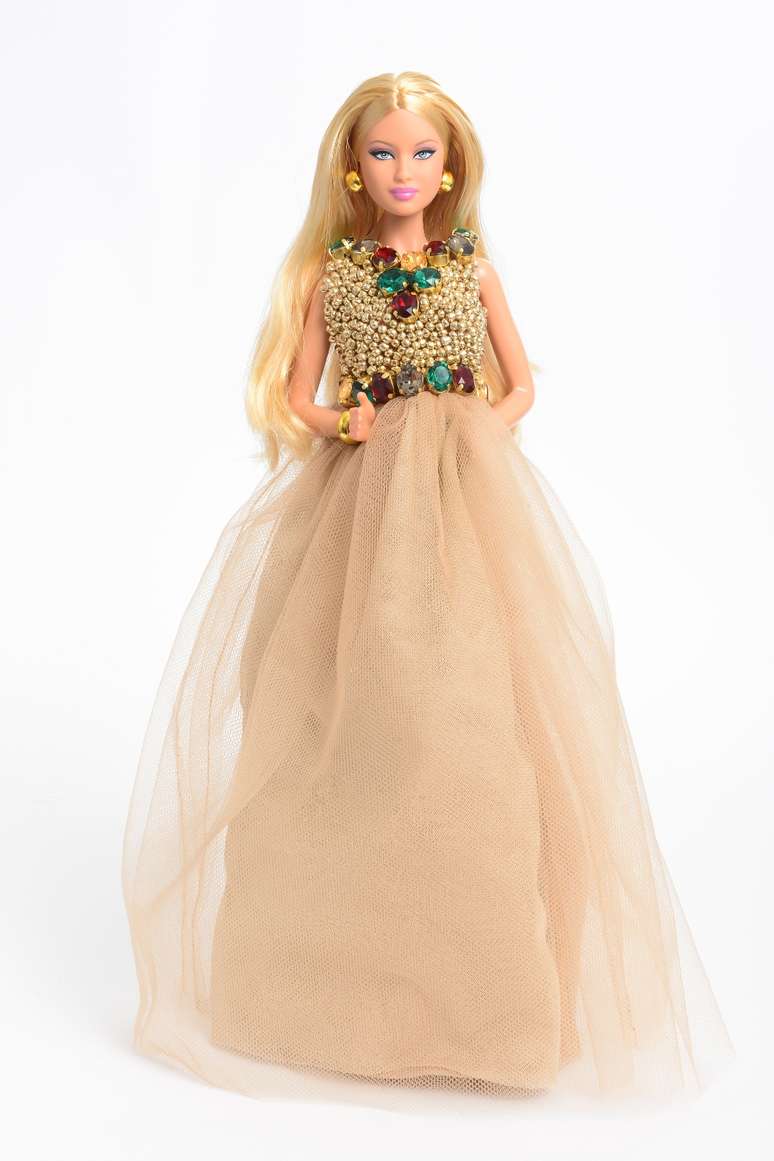 Estilista leva coleção inspirada em Barbie à passarela