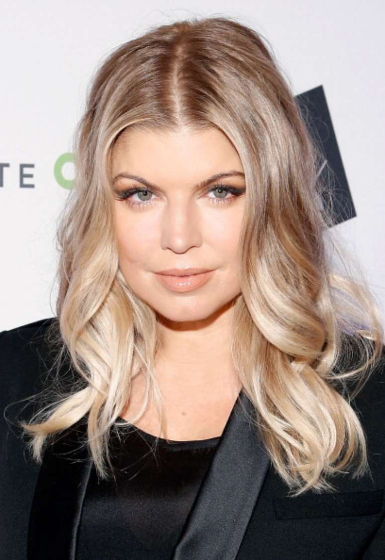 Fergie toma suco natural e faz Botox para ter pele jovem